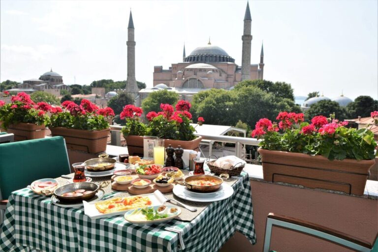 10 Best Rooftop Restaurants in Istanbul For 2024! - The Turkey Traveler