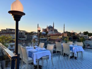 10 Best Rooftop Restaurants in Istanbul For 2024! - The Turkey Traveler