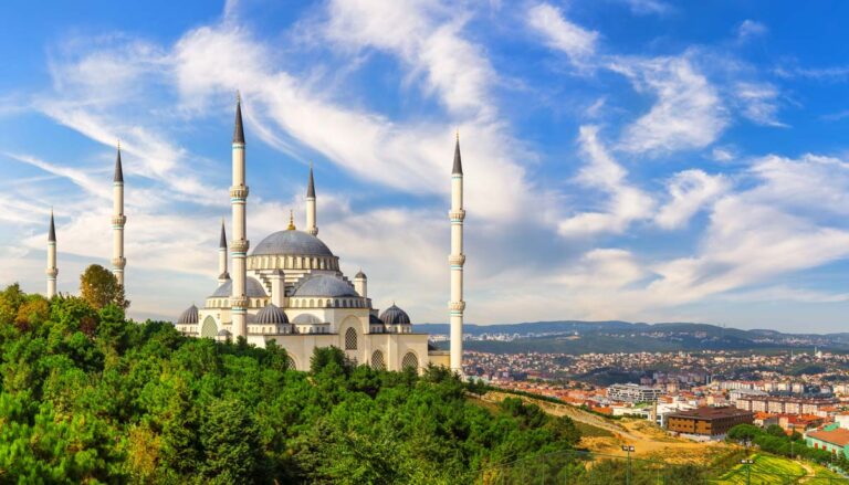 17 Most Famous Landmarks In Istanbul You Can't Miss - The Turkey Traveler